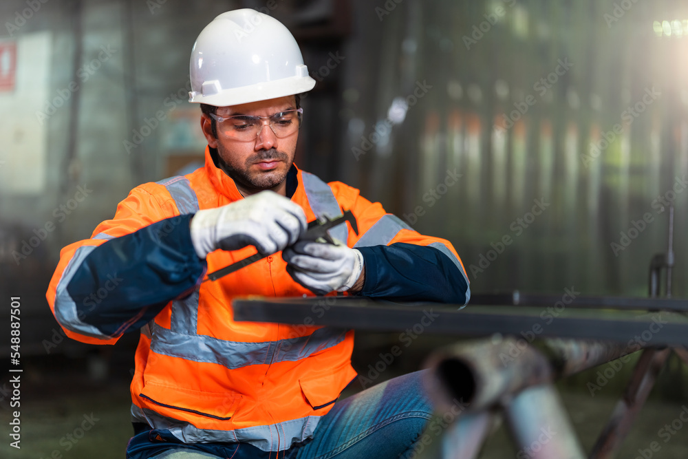 Man worker using Vernier Caliper measuring the thickness of the steel ...