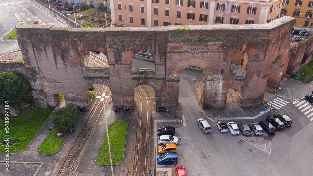 Foto de Aerial view of Porta Maggiore, one of the eastern gates in the ...