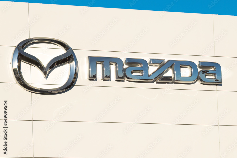 Foto Stock Mazda Logo and Brand Name / Claremont, USA – November 24 ...