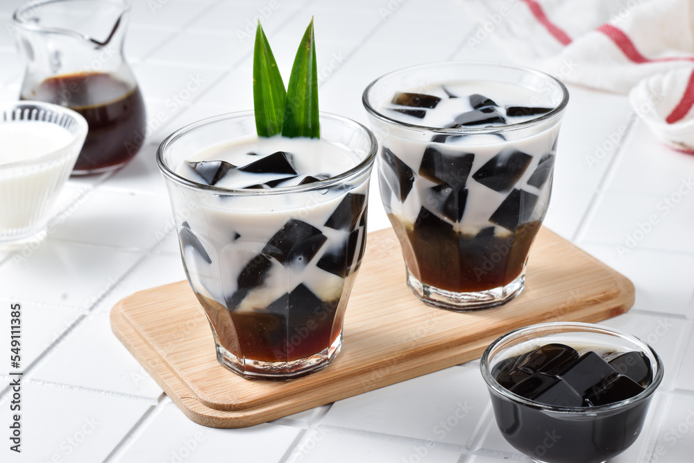 Foto de Summer drink Es Cincau Hitam, made from black grass jelly with ...