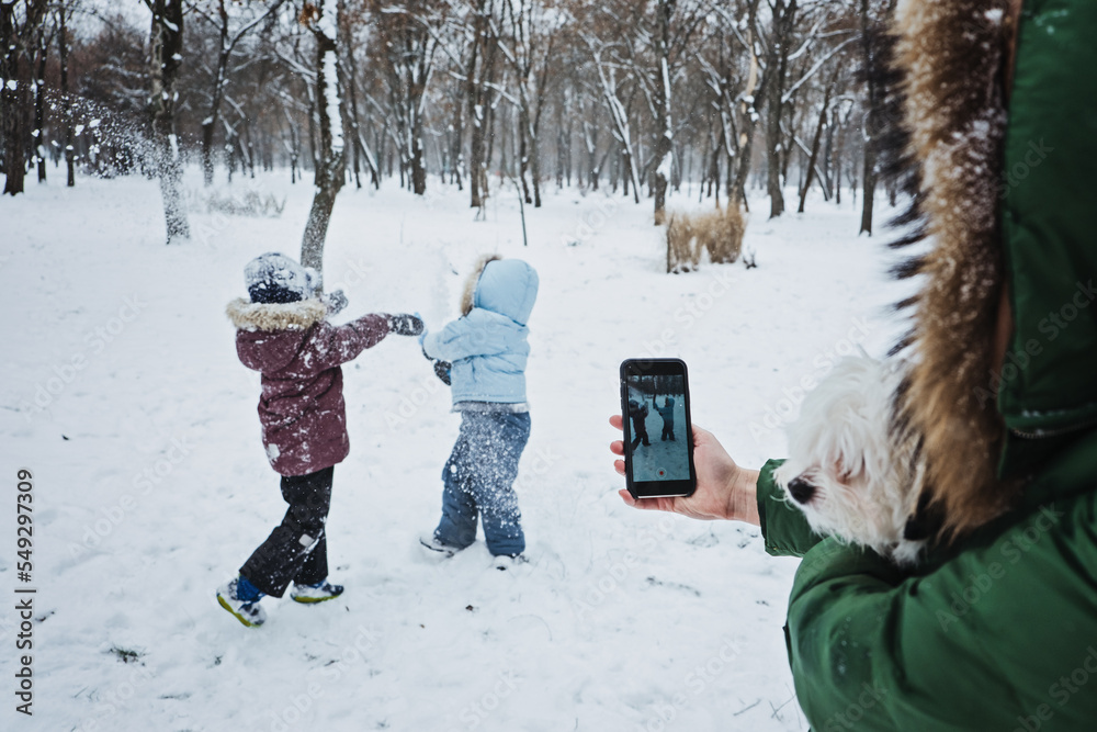 Fun games kids can play in the snow. Outdoor winter activities for kids ...