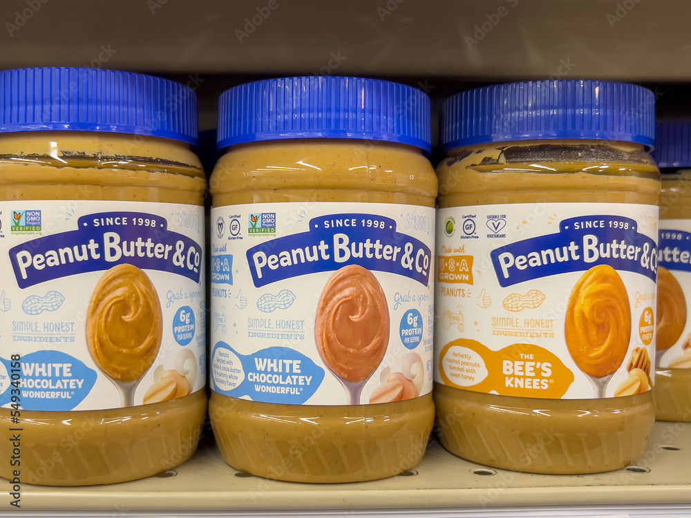 Foto de Pearland, TX, USA - March 15, 2022: Peanut Butter and Co ...