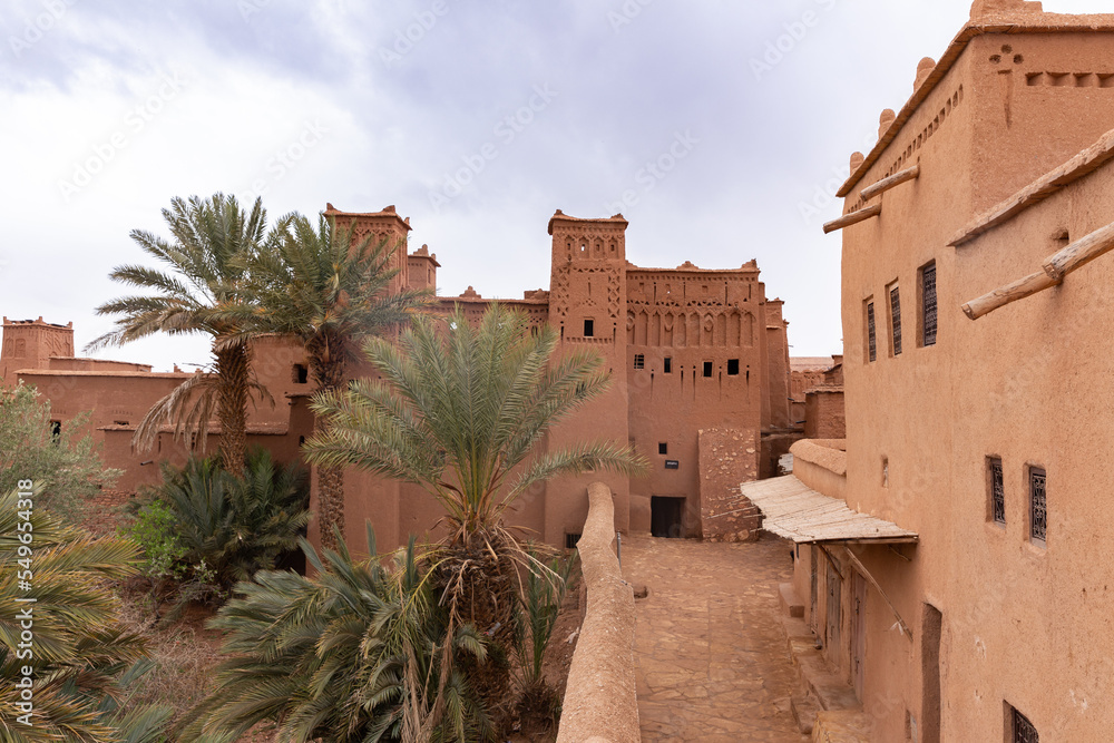 A great example of Moroccan earthen clay architecture of Ait Benhaddou ...