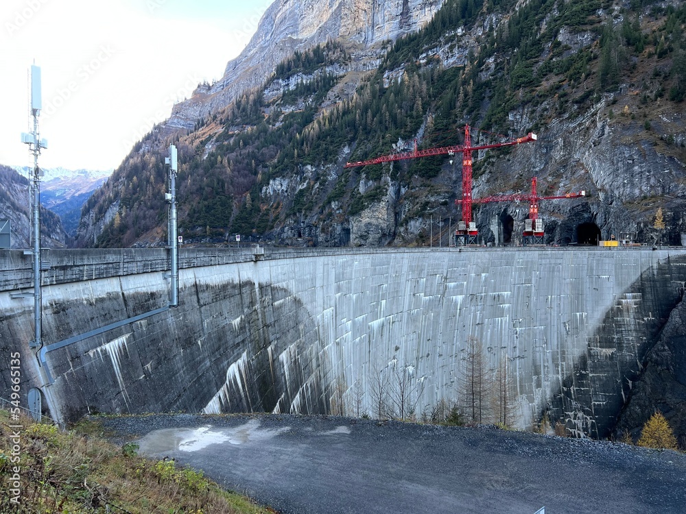 The dam Gigerwald or concrete dam on the reservoir lake Gigerwaldsee ...