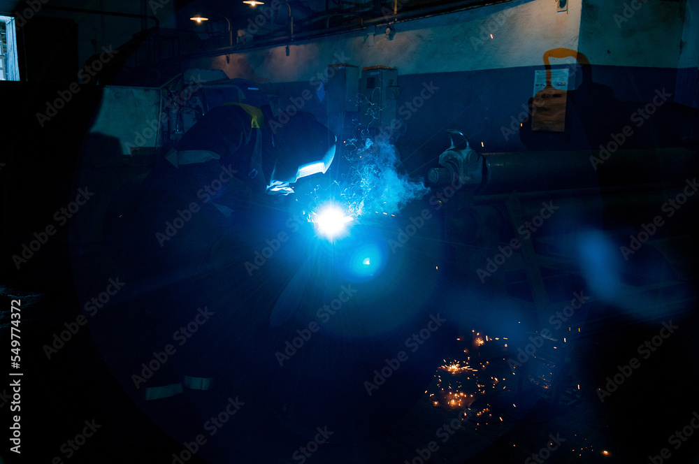 Poster welder making weld joint with electric arc welding device – Wall ...