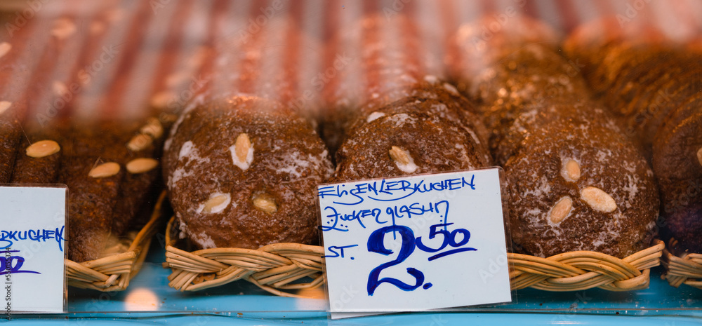 Foto de Traditional Nürnberger Elisen-Lebkuchen, original gingerbread ...