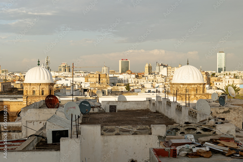 Foto de View of the Old Medina of Tunis, Unesco. Around 700 monuments ...