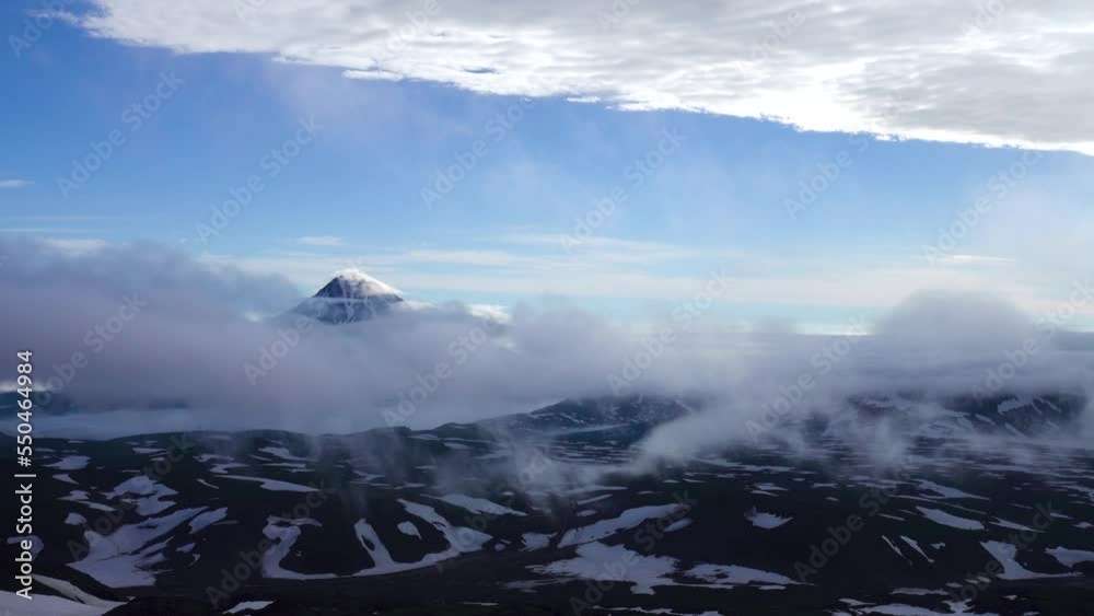 Vídeo do Stock: Flying over the volcanic upheaval. The active volcanoes ...