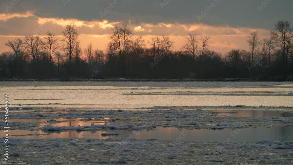 Fraser River Winter River Ice Flow 4K UHD. Ice flowing down the Fraser ...