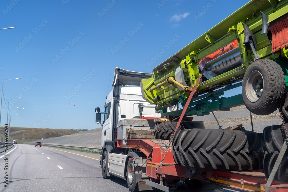 Heavy industrial truck with low side on low-frame platform transports ...