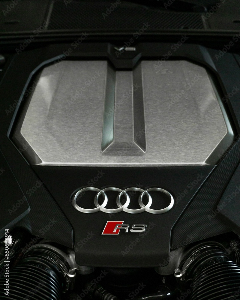 Closeup of the Audi RS6 V8 Engine cover with Audi RS Logo, black and silver cover Stock Photo ...