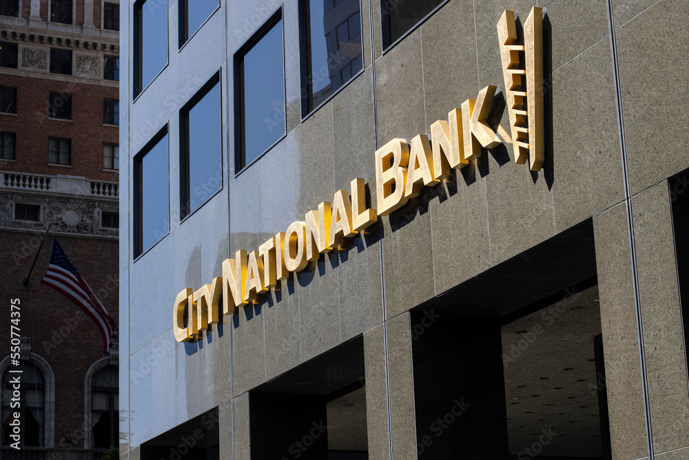 Foto de Los Angeles, CA, USA - May 11, 2022: City National Bank (CNB ...
