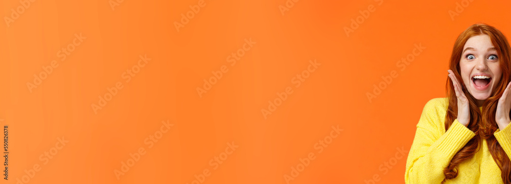 Excitement, emotions and holidays concept. Waist-up shot cheerful ...