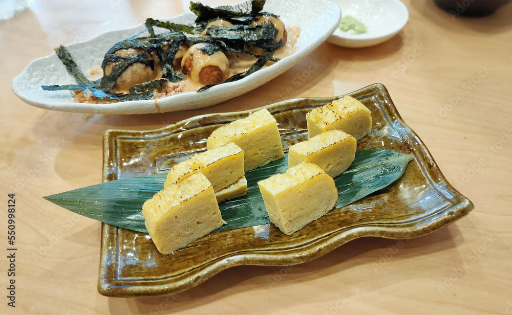Fotografia do Stock: Tamagoyaki or Atsuyaki tamago is a Japanese rolled ...