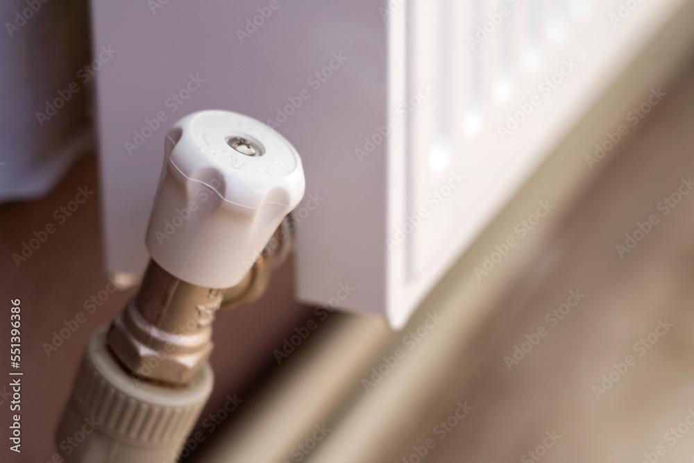 Simple thermostat for regulating the radiator heating temperature ...