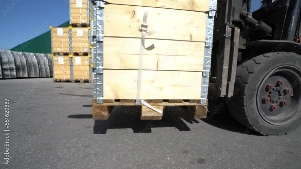 Forklift Vertical lifting and transport. Transport of various materials ...
