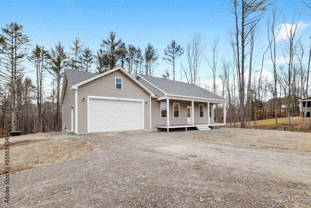 Foto de Contemporary and modern ranch-style house in the countryside ...
