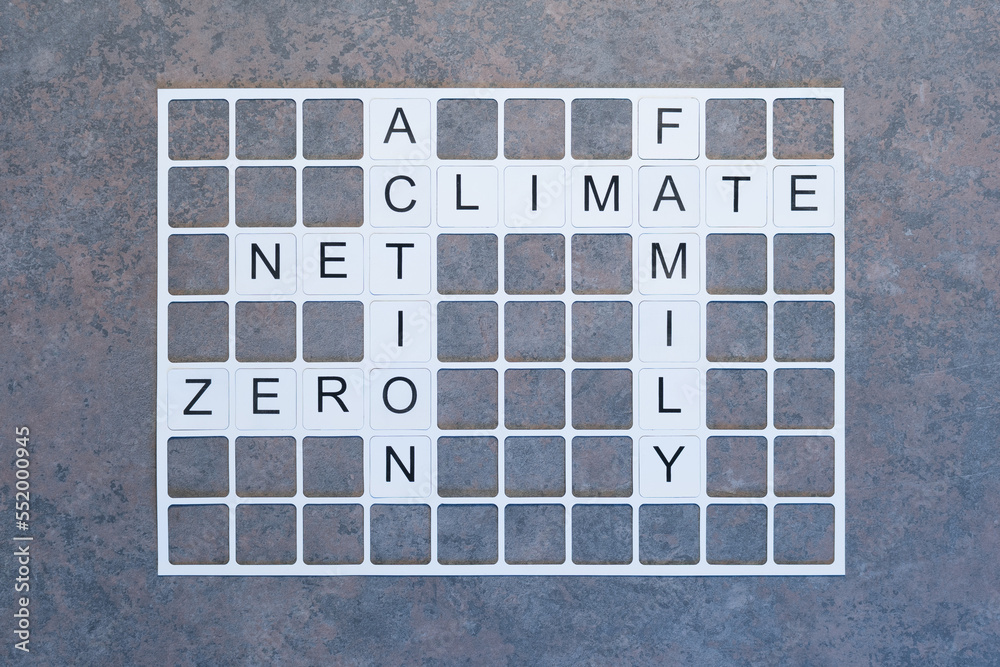 Mots croisés avec les mots Action, Climat, Zéro Net, Famille. Concept d ...