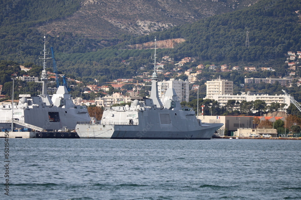 Frégate multi missions, FREMM, bâteau militaire, dans le port de Toulon ...