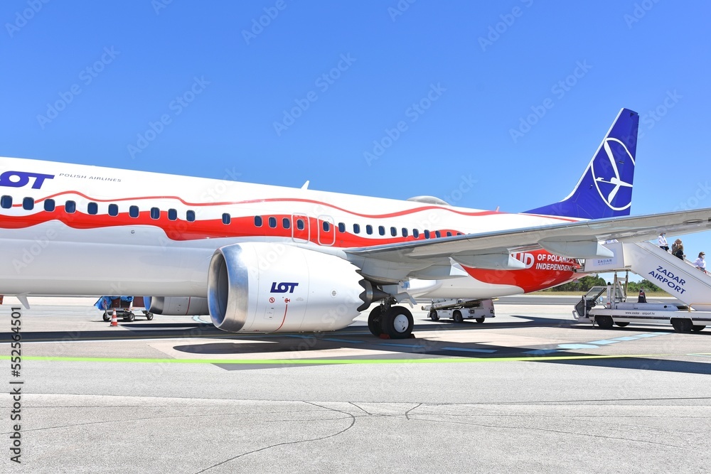 Foto de Samolot LOT Boeing 737 Max 8 Proud Independence na lotnisku w ...