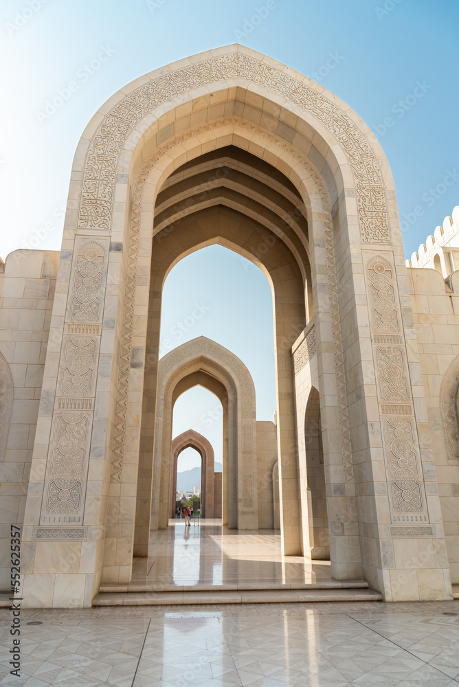Photo & Art Print Row of Arches of the Sultan Qaboos Grand Mosque, Oman ...