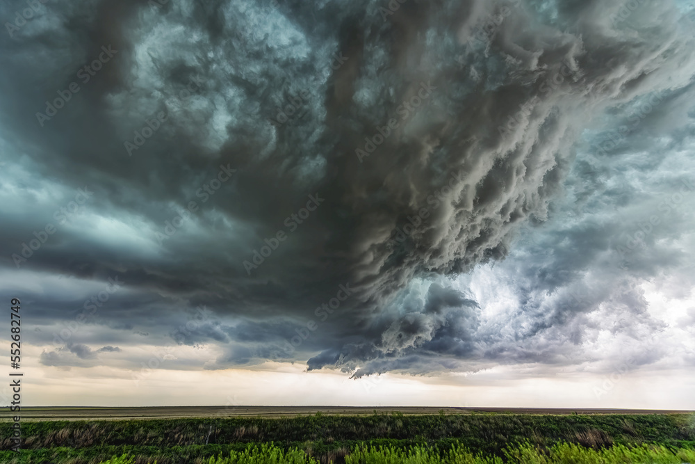 Foto Stock Supercell thunderstorm clouds show off the power of mother ...