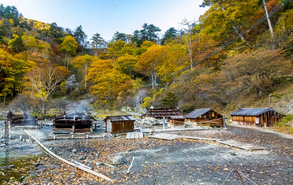 Foto de Old wooden onsen bath houses spa buildings in Nikko Japan do ...