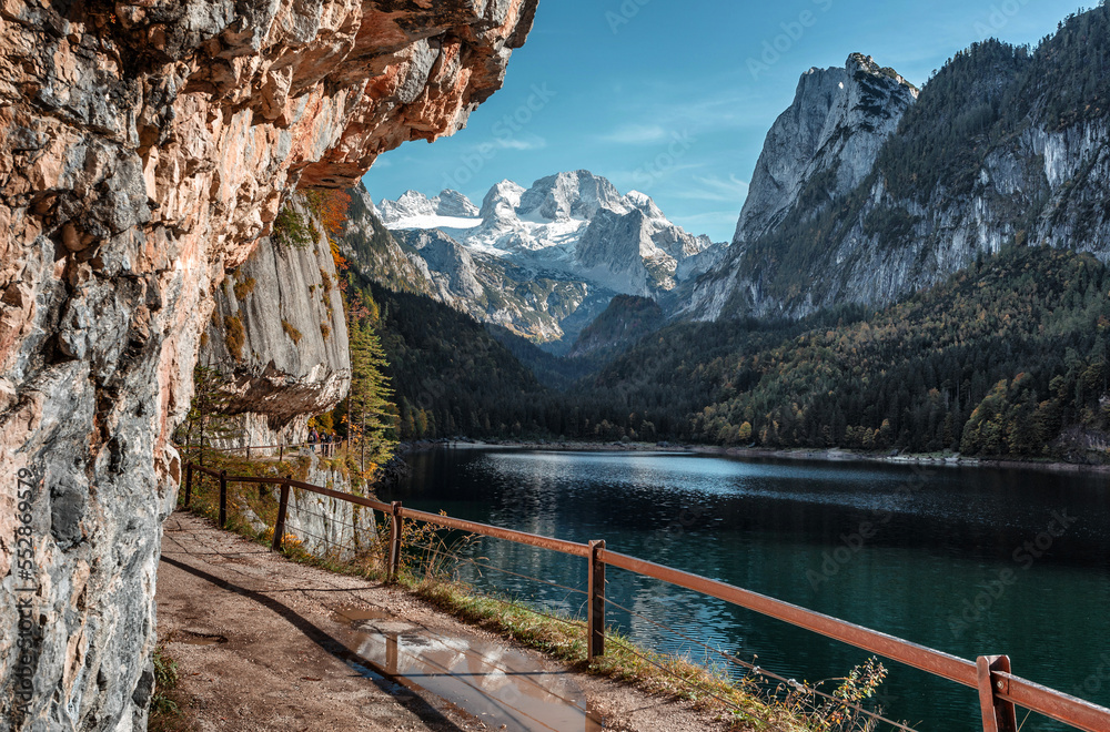 Stunning Landscape of Alpine Lake. Gosausee Vorderer lake and Dachstein ...