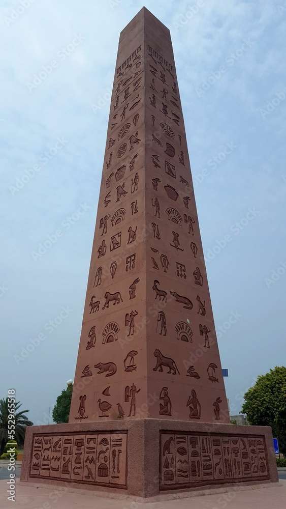 Foto de Obelisk Bahria Town Lahore, June 18, 2018 : Ancient Greek ...