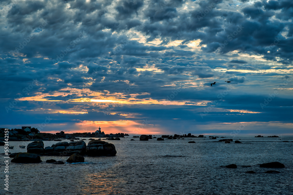 France, Brittany, Plouneour-Brignogan-Plages, Dramatic clouds over Cote ...