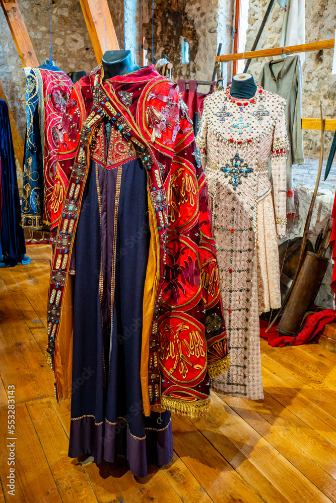 Traditional Serbian medieval costumes on exibition Nemanjici - Born of ...