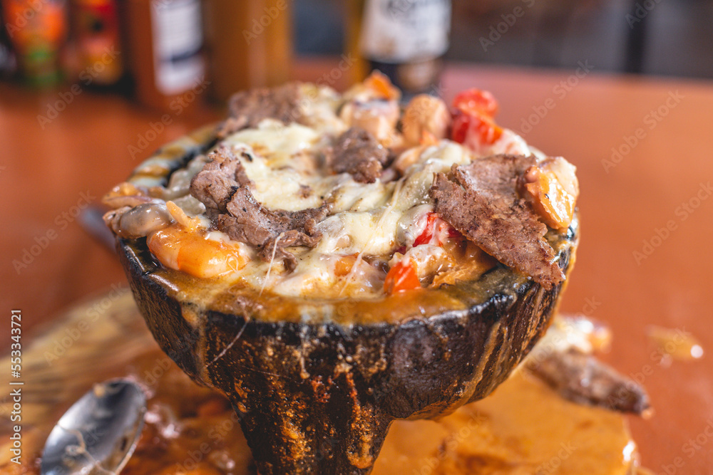 Molcajete de piedra volcánica 3 carnes, carne asada, pulpo, camarón ...