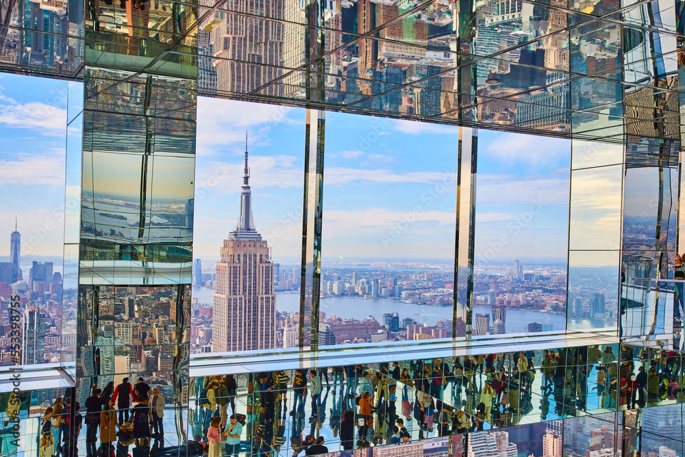 Stunning Empire State Building viewed high up in reflective mirror ...