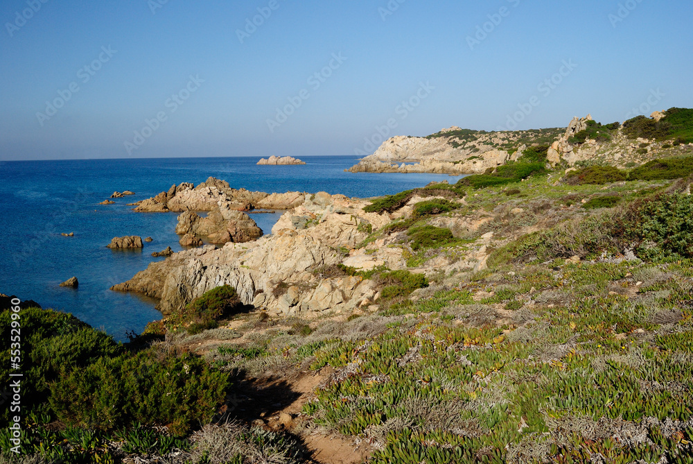 La costa tra la spiaggia di Rena Maiore e la spiaggia di La Niculina ...