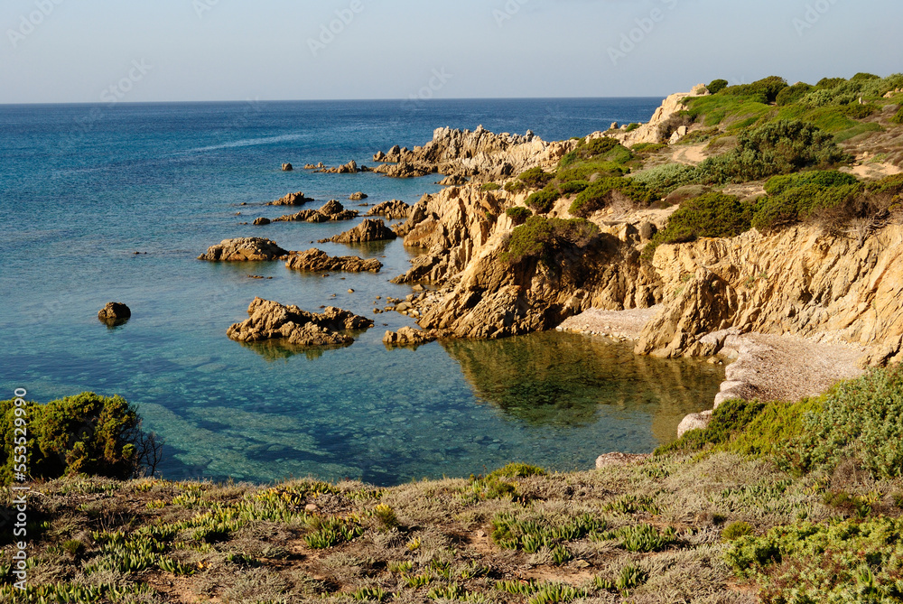 La costa tra la spiaggia di Rena Maiore e la spiaggia di La Niculina ...