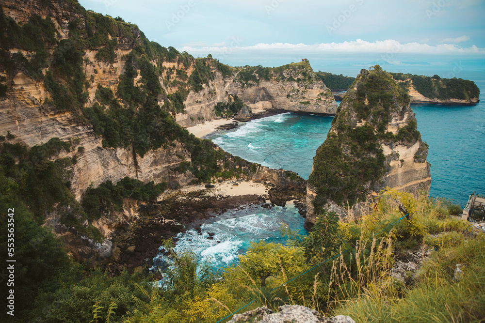 Rock formations and coastline of Diamond Beach, Nusa Penida, Bali ...