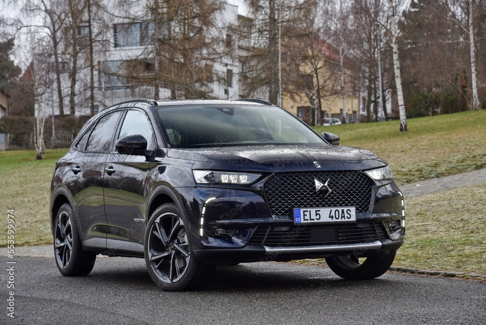 DS 7 Crossback Louvre E-Tense 4x4. Plug-in hybrid car. General view. 01 ...