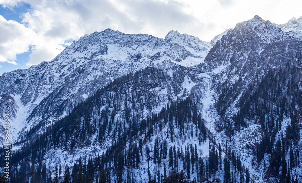 Manali, Himachal Pradesh. Panoramic views of Himalayas. Natural beauty ...