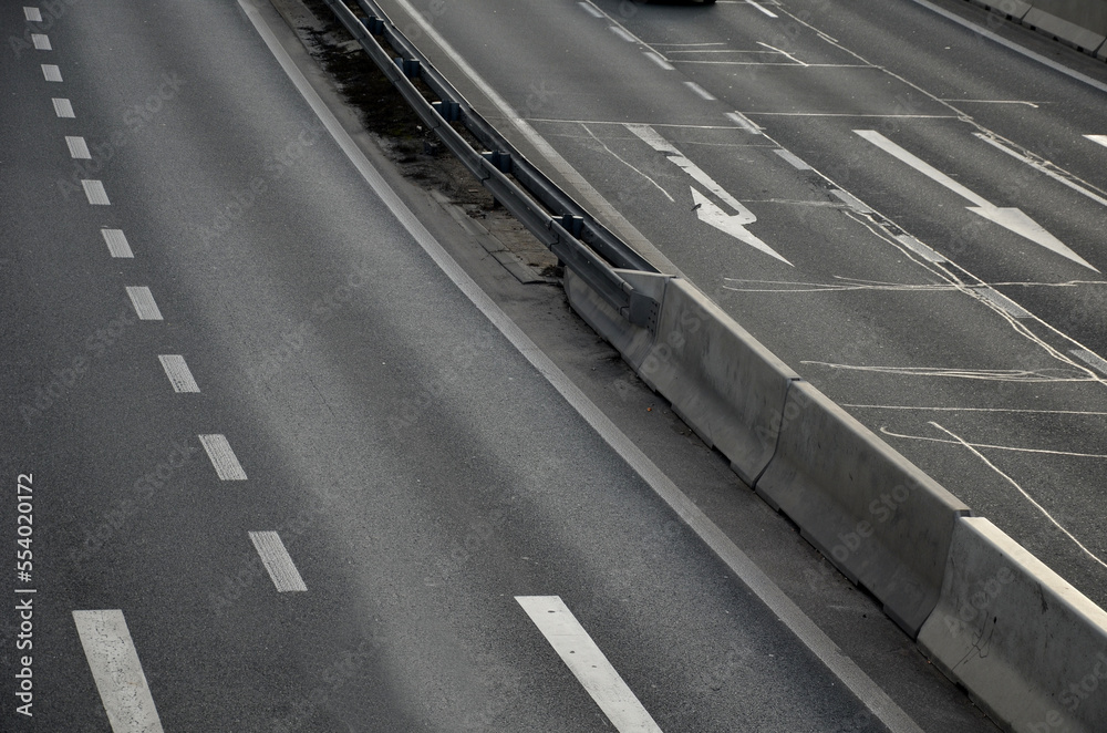 separation of lanes on the highway by means of heavy concrete barriers ...