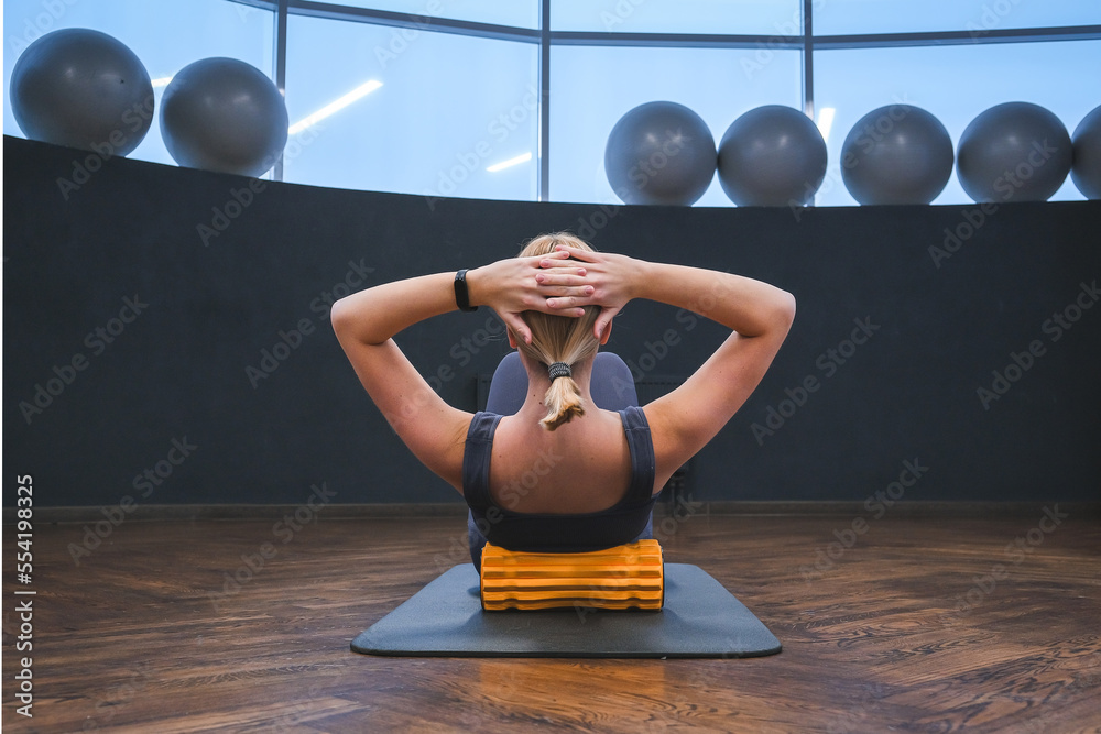 Foto de Myofascial release,Massaging fascia calf muscles with ...