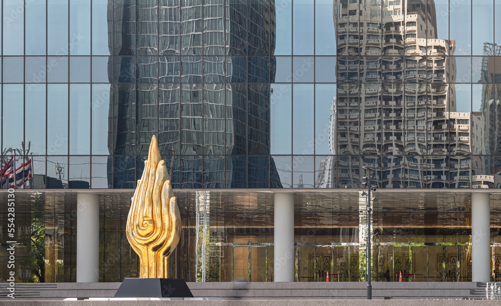 Foto de Bangkok, Thailand - Dec 15, 2022 - Exterior architecture design ...