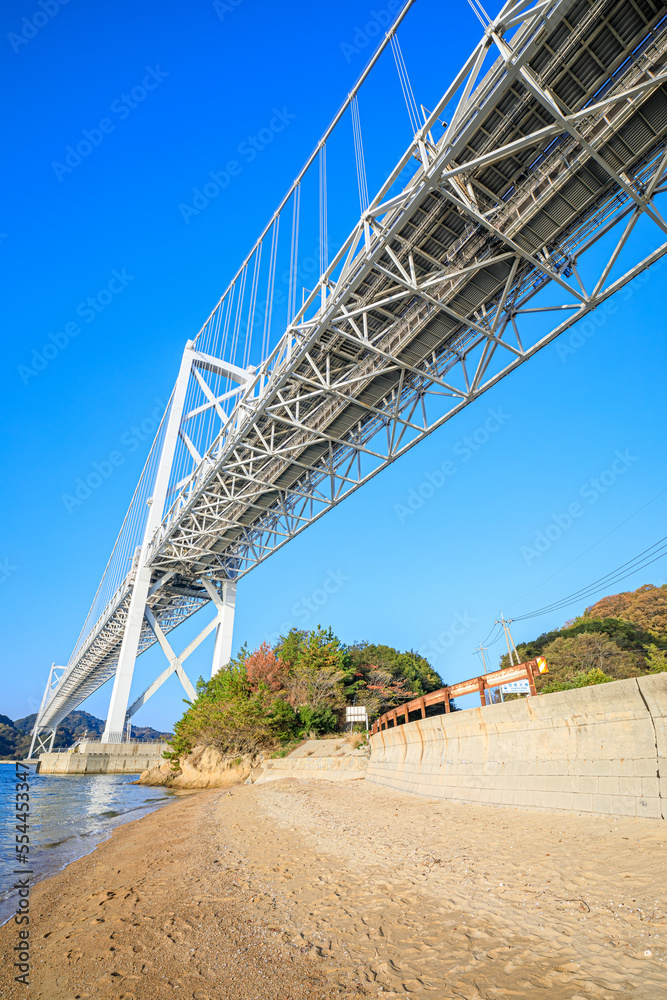 向島から見た秋の因島大橋 広島県尾道市 Innoshima Bridge in autumn seen from Mukaishima ...