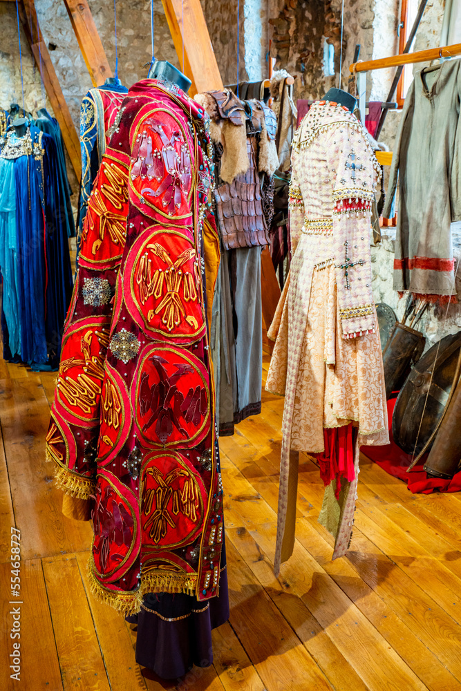 Traditional Serbian medieval costumes on exibition Nemanjici - Born of ...