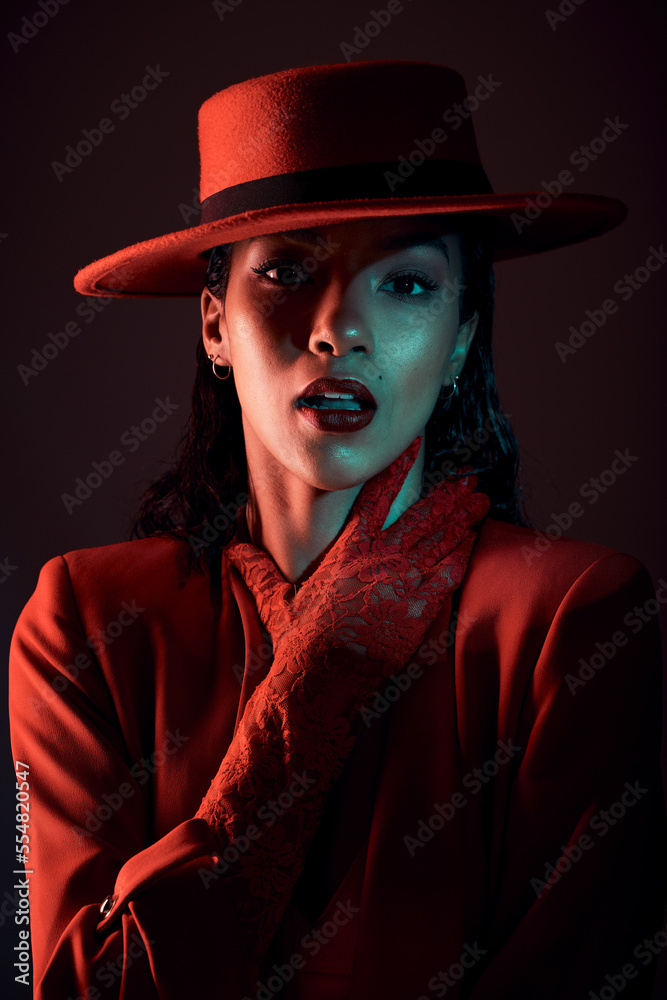 Foto Stock Sexy Fashion And Portrait Dark With Woman And Makeup Retro Style With Edgy Mystery