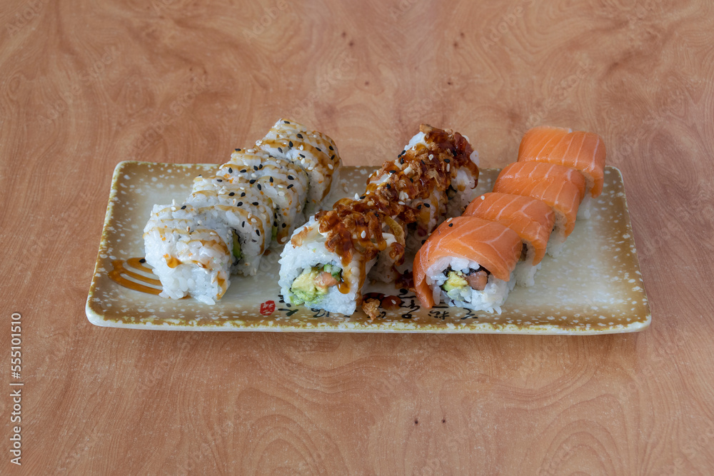Plato variado de diferentes tipos de Uramaki Stock Photo | Adobe Stock