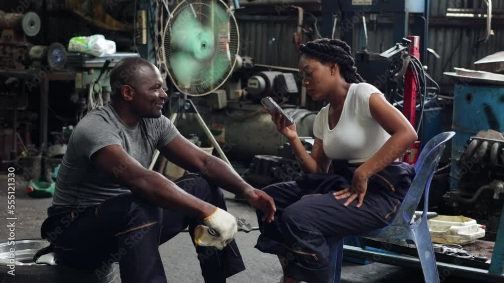 Vidéo Stock Professional Mechanical Engineer african teamwork relaxtion ...