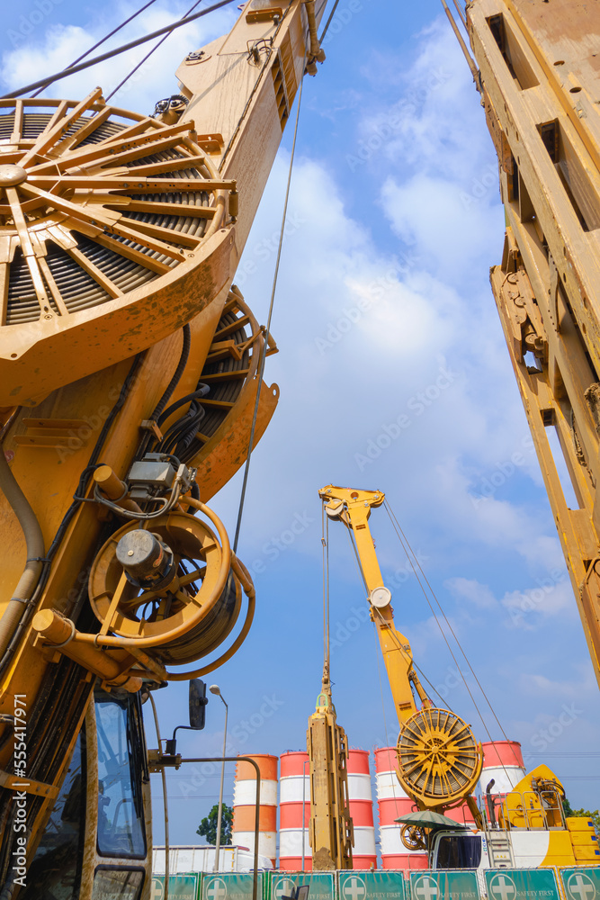 Foto de Low angle view of yellow drilling crawler crane with hydraulic ...