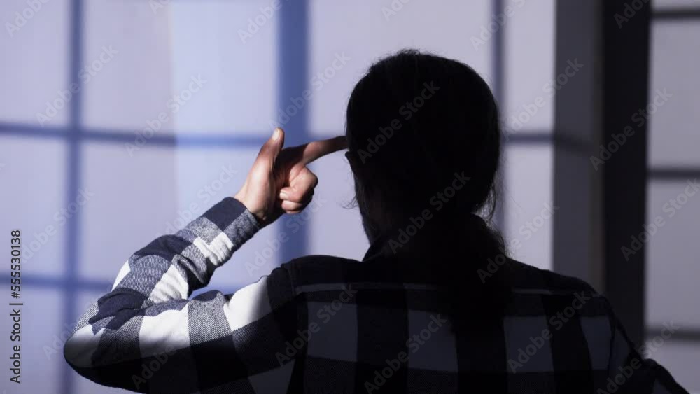 Vidéo Stock The male witness, who kept his identity secret, tells the ...