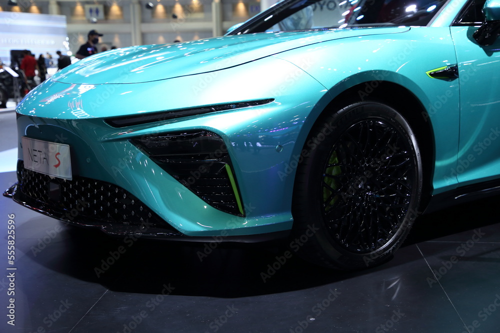 Foto de Thailand - Dec 1, 2022: Hozon Neta S EV car on display at ...