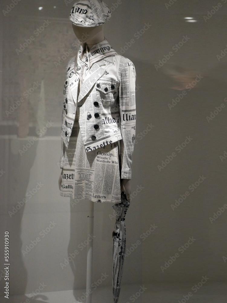 Elsa Schiaparelli collection today : Reconstruction of the "newspaper ...
